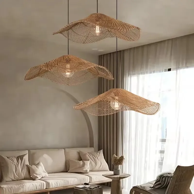 Lampe suspendue en rotin aux formes courbées - Maison et Saisons